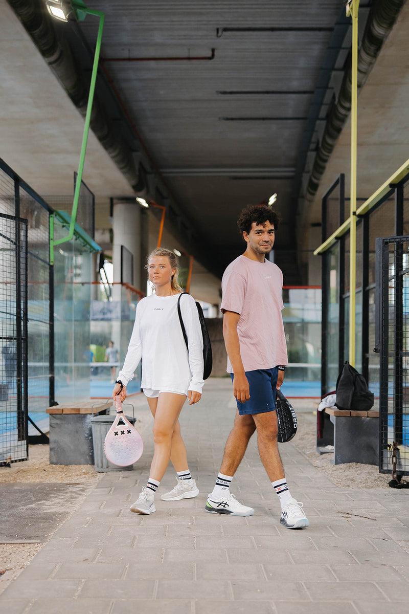 Indoor vs Outdoor Padel: Pas je je Racket aan? – Orbit Padel